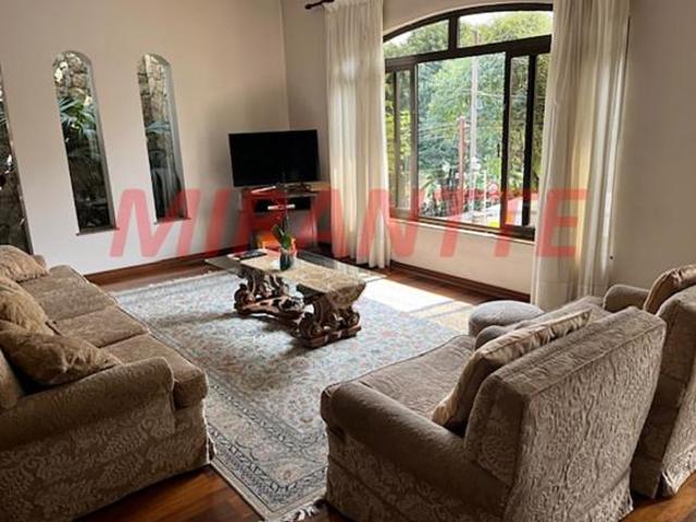 Sobrado de 351m² com 4 quartos