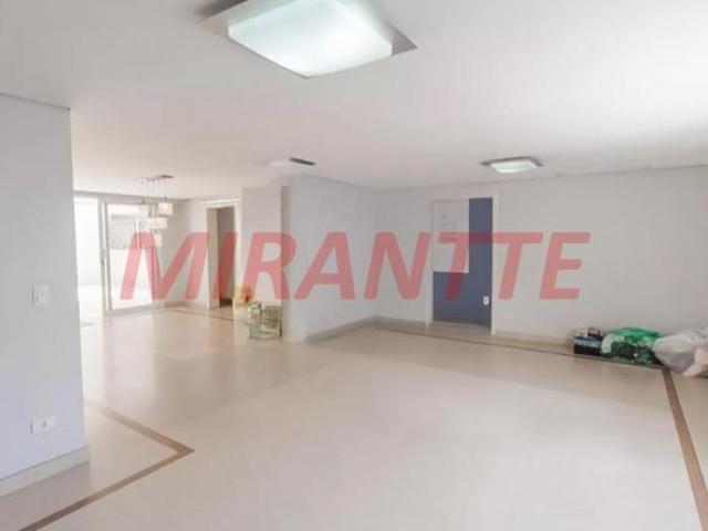 Sobrado de 357m² com 4 quartos