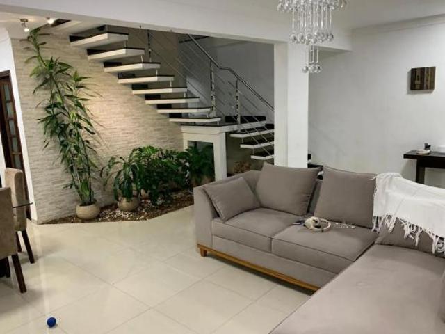 Sobrado de 360 m², 5 quartos em Conjunto Habitacional Padre José de Anchieta, São Paulo