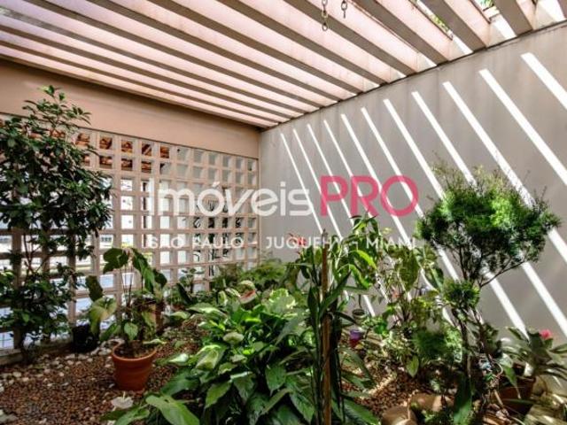 Sobrado de 360m2 num terreno de 400m2 com 4 dorm, sendo 1 suite e 3 vagas prox do metro