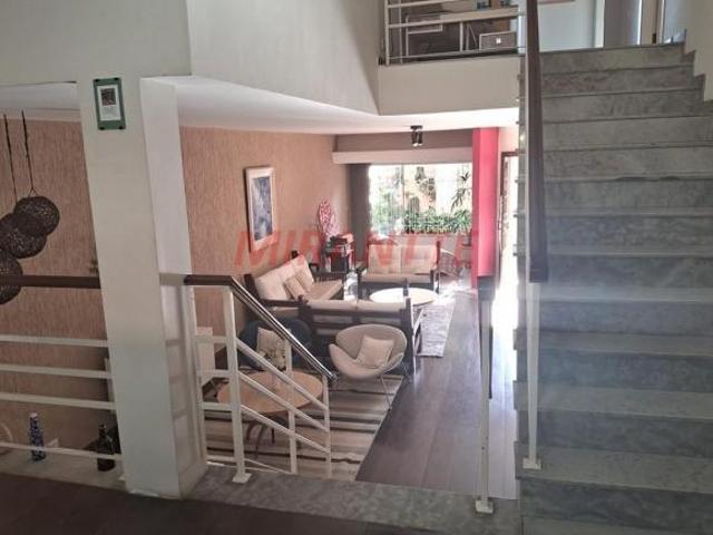 Sobrado de 360m² com 4 quartos