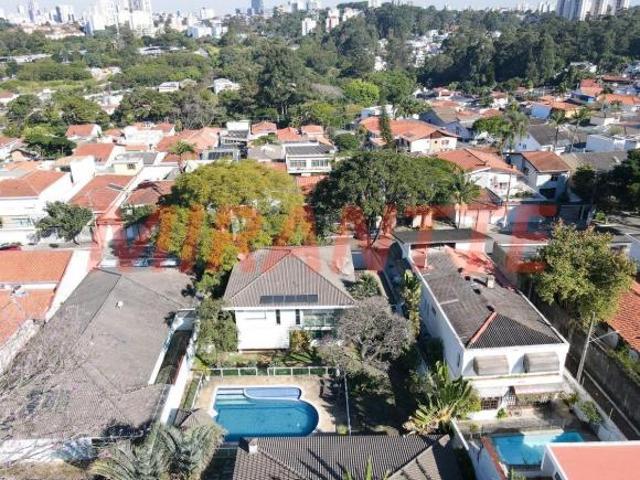 Sobrado de 361m² com 4 quartos