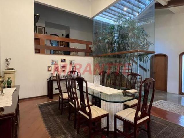 Sobrado de 361m² com 4 quartos