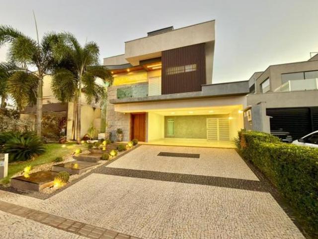 Sobrado de 370m² com 04 suítes à venda no Jardins Valência Goiânia/GO