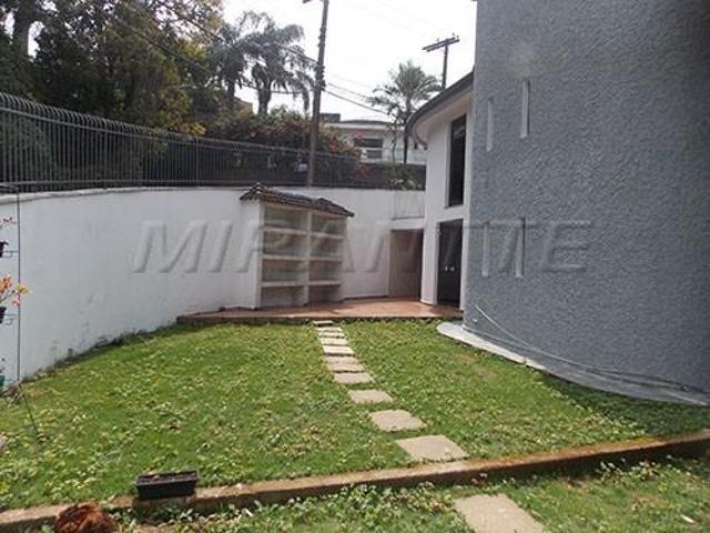 Sobrado de 370m² com 3 quartos