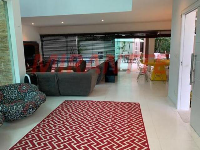 Sobrado de 370m² com 4 quartos
