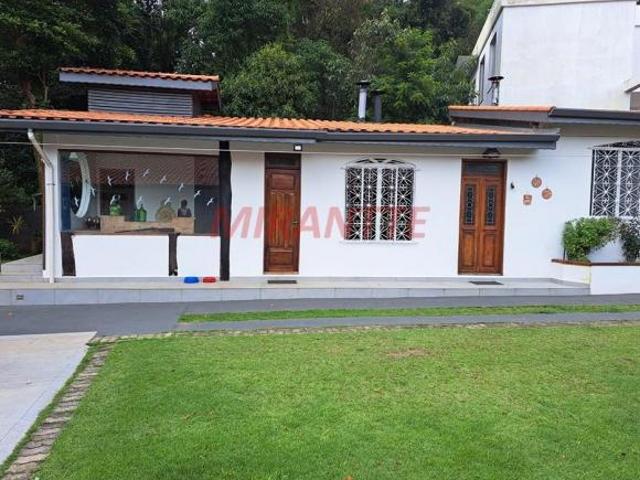 Sobrado de 370m² com 5 quartos