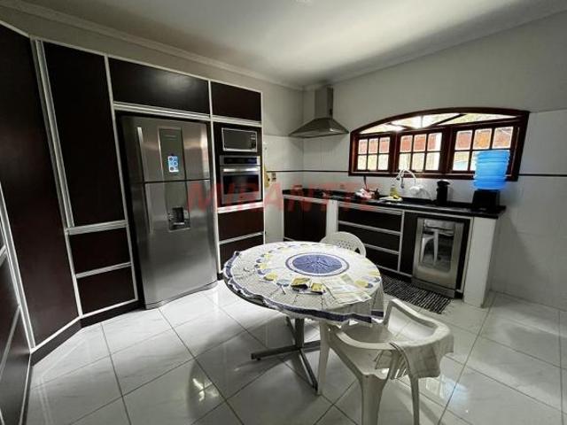 Sobrado de 371m² com 4 quartos