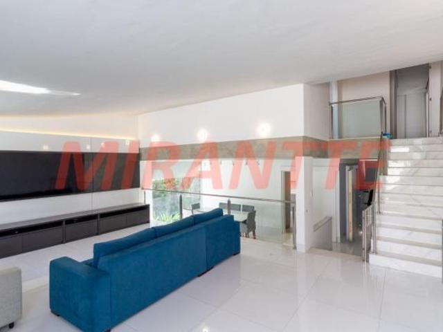 Sobrado de 378m² com 4 quartos