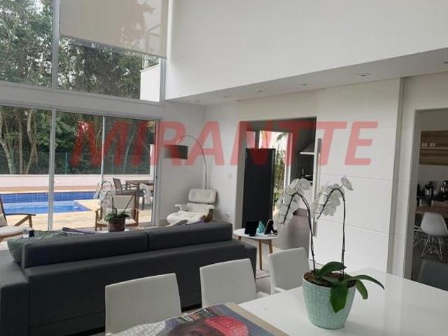 Sobrado de 380m² com 4 quartos