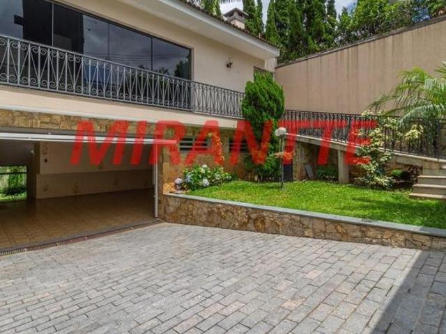 Sobrado de 384m² com 3 quartos