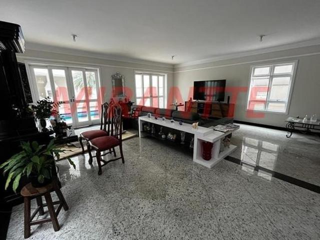 Sobrado de 388m² com 4 quartos