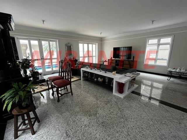 Sobrado de 388m² com 4 quartos