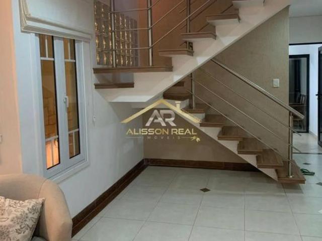 Sobrado de 300², 4 dorms sendo 3 suítes e 4 vagas em Jd das Flores, Osasco