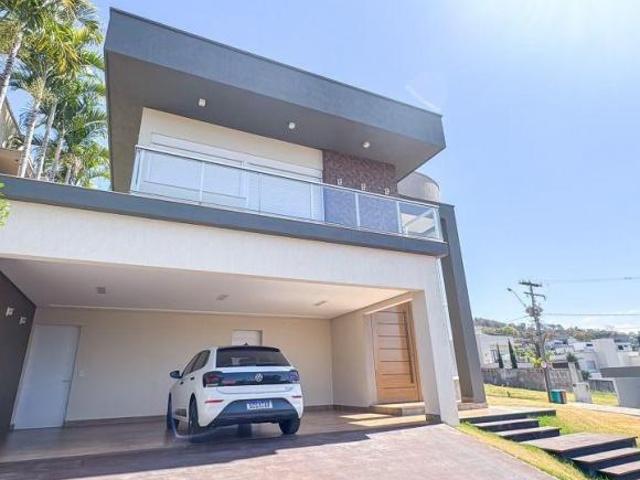 Sobrado de 300 m² com com 04 suítes à venda Residencial Parque Mendanha Goiânia/GO