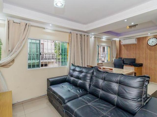Sobrado de 300 m², 3 quartos em Vila Ayrosa, São Paulo