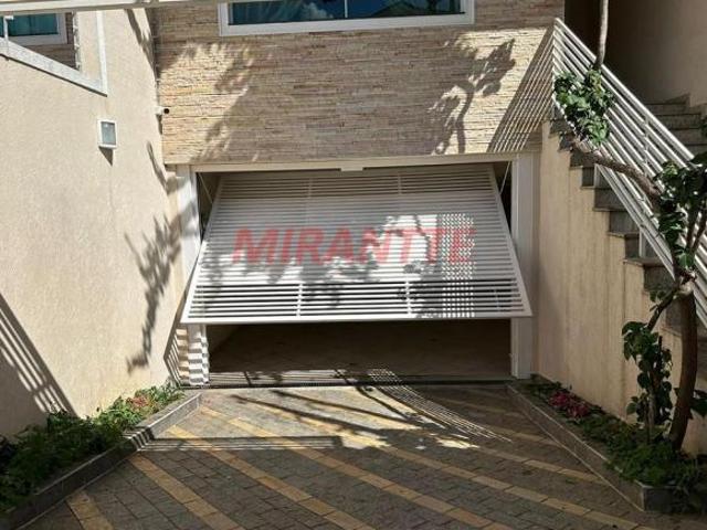 Sobrado de 300m² com 3 quartos