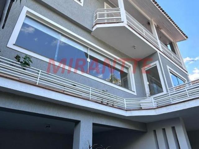 Sobrado de 300m² com 4 quartos