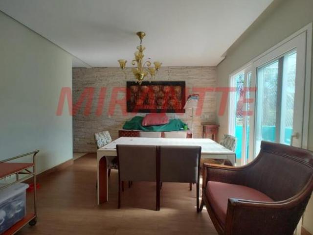 Sobrado de 300m² com 4 quartos