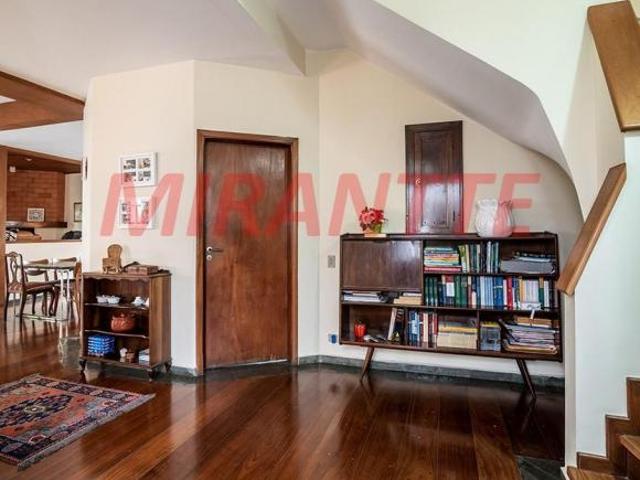 Sobrado de 300m² com 4 quartos