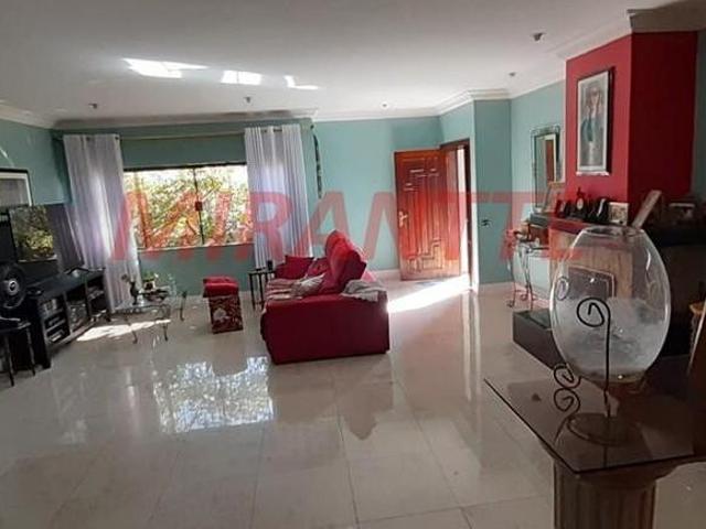 Sobrado de 300m² com 4 quartos