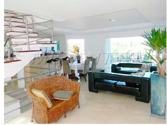 Sobrado de 300m² com 5 quartos