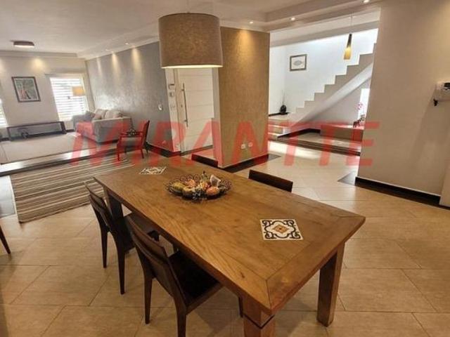 Sobrado de 305m² com 4 quartos