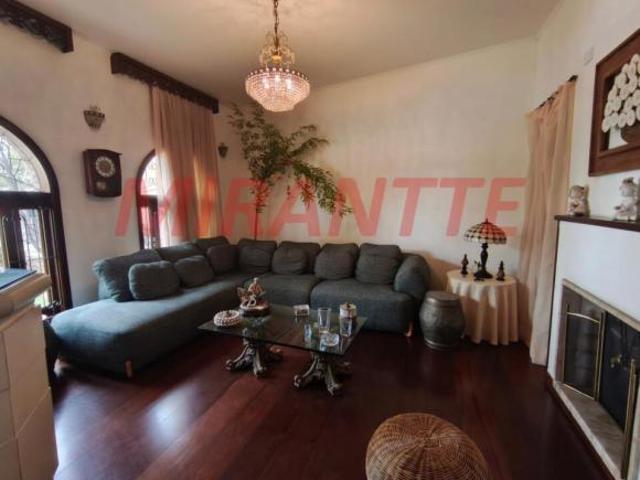 Sobrado de 305m² com 4 quartos