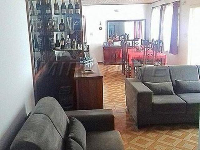 Sobrado de 305m² com 4 quartos