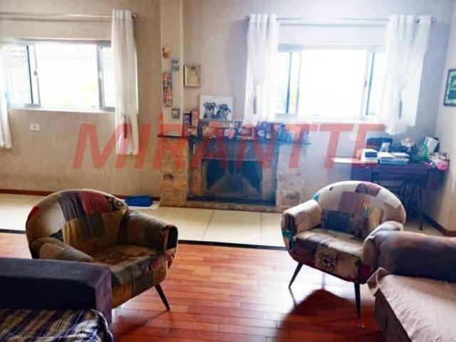 Sobrado de 305m² com 5 quartos