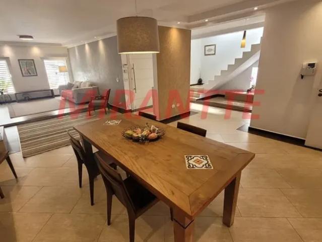 Sobrado de 305m² com 4 quartos em Tremembe