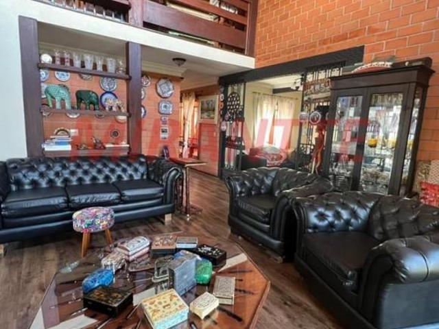 Sobrado de 308m² com 4 quartos