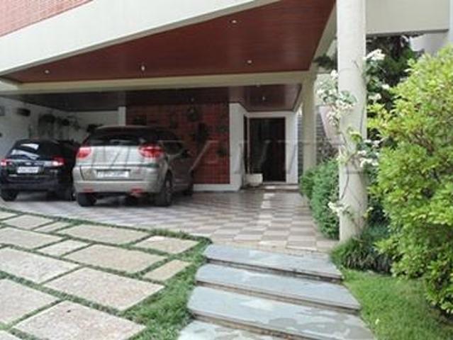 Sobrado de 310m² com 4 quartos
