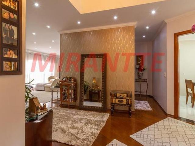 Sobrado de 311m² com 4 quartos
