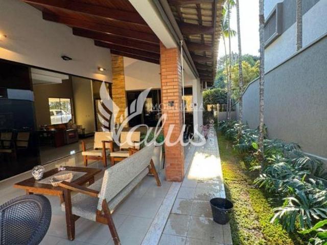 Sobrado de 312 m² com 4 quartos, armários, cinema e lazer completo no Jardins Lisboa Goiânia GO