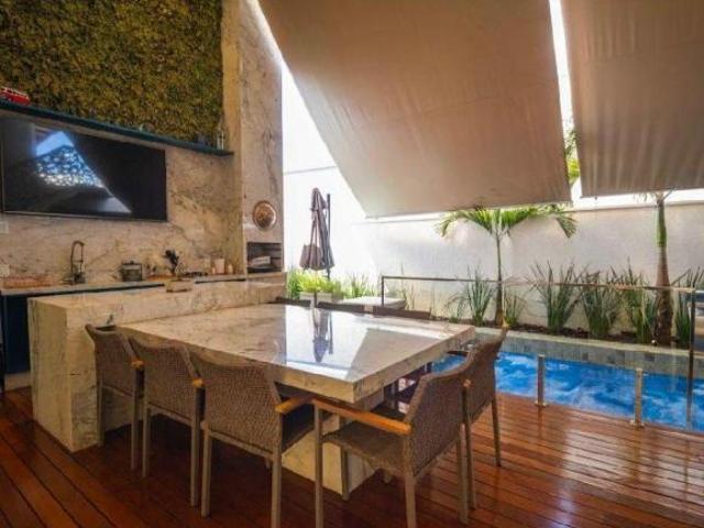 Sobrado de 315 m² com 04 suítes à venda por R$ 3.550.000,00 Jardins Verona Goiânia GO
