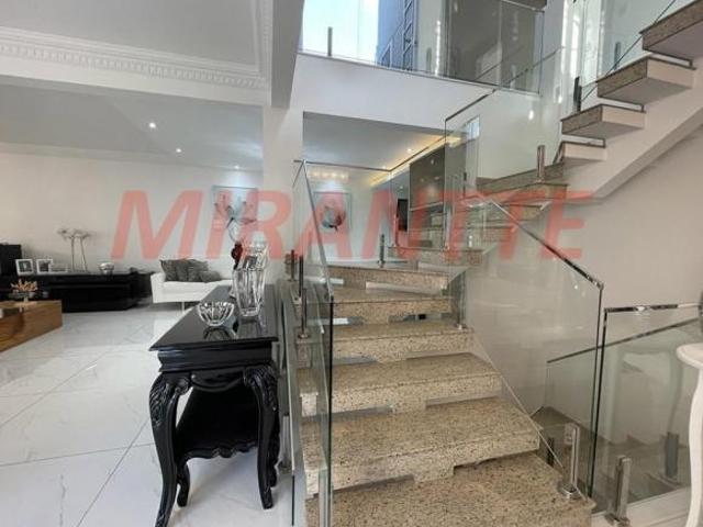 Sobrado de 318m² com 3 quartos