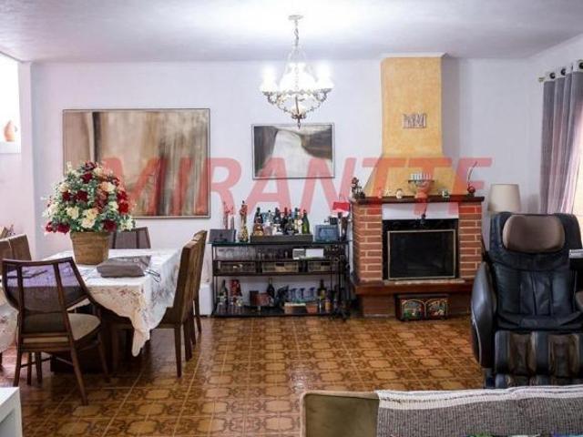 Sobrado de 319m² com 4 quartos