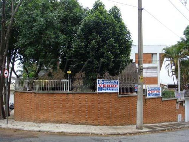 Sobrado de 323m² com 4 quartos