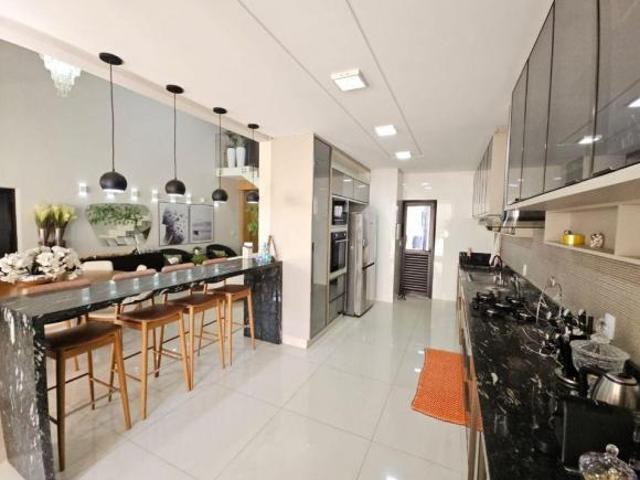 Sobrado de 320 m² com 04 suítes à venda por R$ 2.690.000 Portal do Sol I Goiânia GO