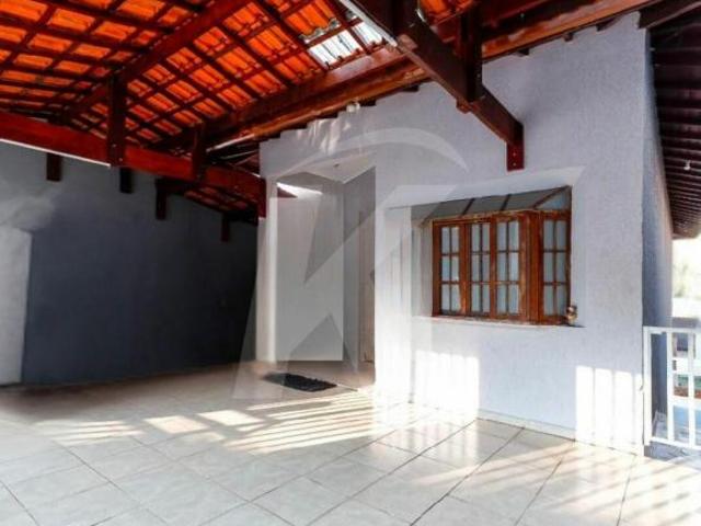 Sobrado de 320 mts², 3 dormitórios 01 suíte, 3 vagas, à Venda