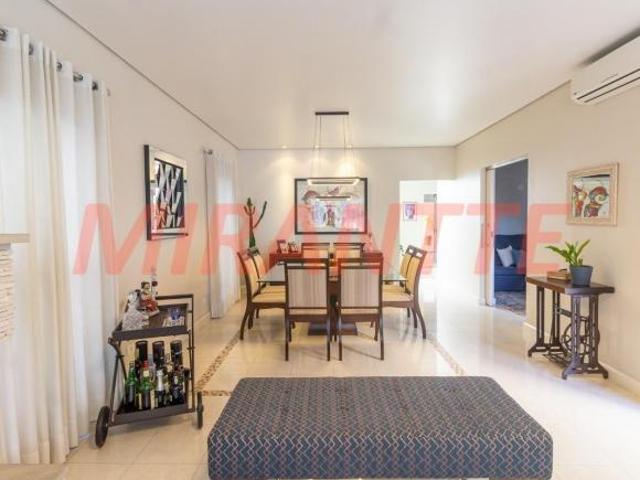 Sobrado de 321m² com 4 quartos