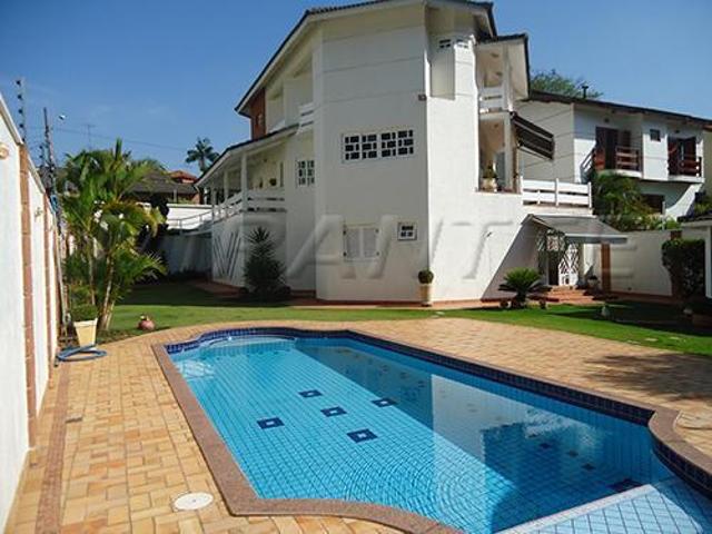 Sobrado de 322m² com 4 quartos