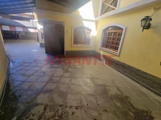 Sobrado de 325m² com 5 quartos