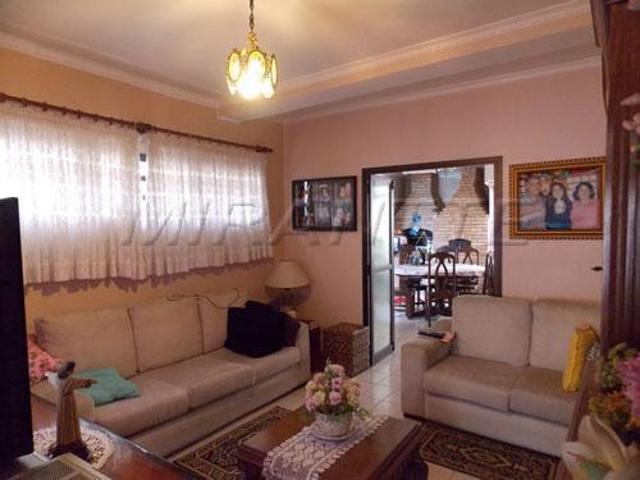 Sobrado de 330m² com 4 quartos