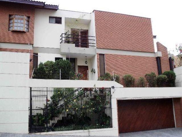 Sobrado de 331m² com 3 quartos
