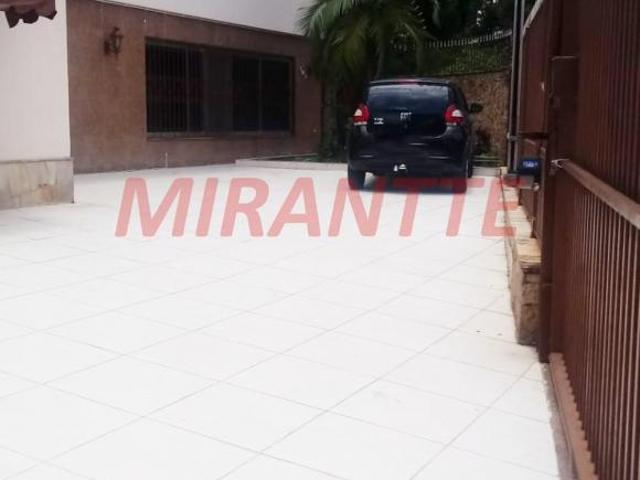Sobrado de 331m² com 8 quartos