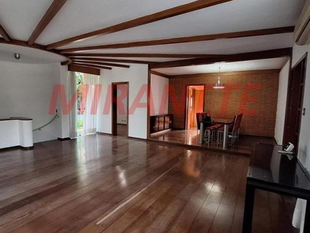 Sobrado de 332m² com 4 quartos