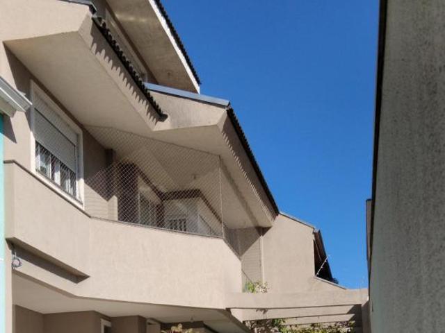 Sobrado de 3 andares com ótima iluminação e ventilação