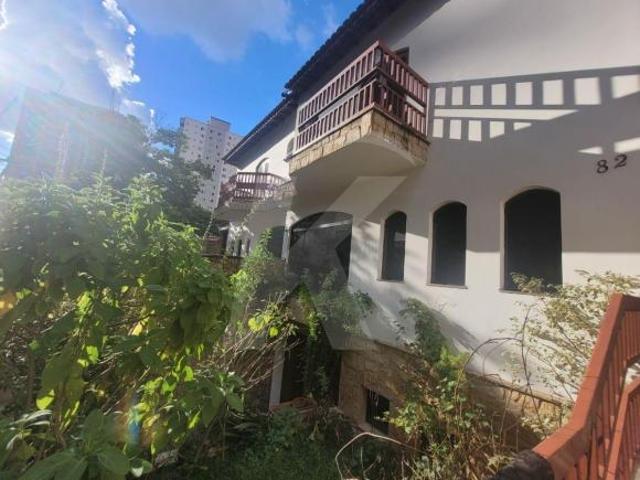 Sobrado de 3 dormitórios, 1 suíte, 5 vagas e 236m2 de área construída no Tucuruvi